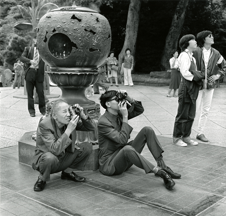 Of Japan And Chicago: Street Photographs by Ken Bloom and Yasuhiro ...